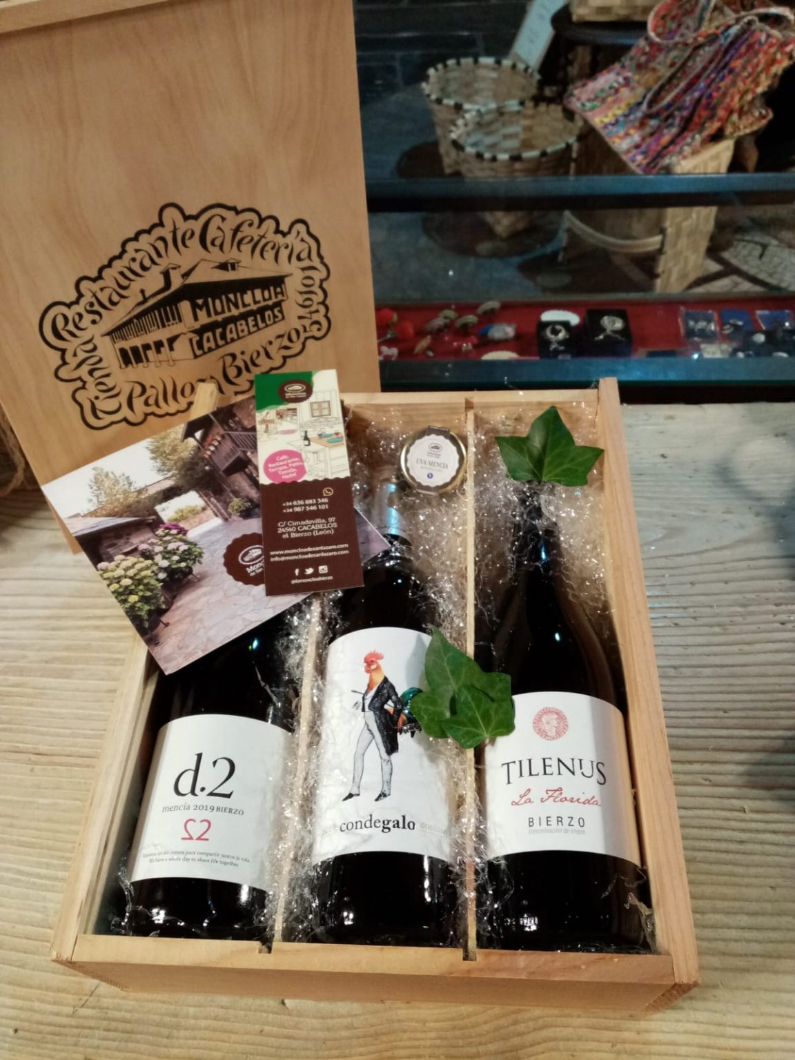Lote de 3 Vinos en Caja de Madera | Moncloa de San Lázaro